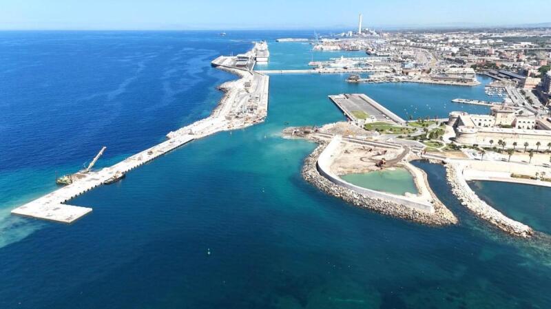 Porti, da oggi attiva apertura a Sud del porto di Civitavecchia ...